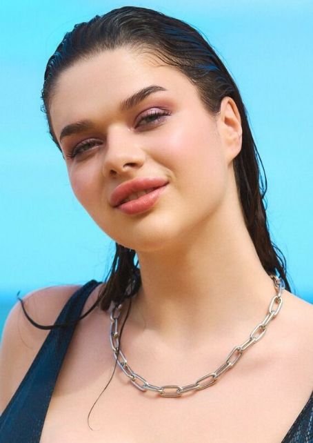 Superbe Lola Johnson Famousfix