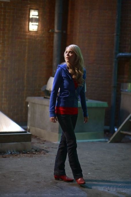 Smallville Season 7 Episode 15 Veritas Laura Vandervoort Picture