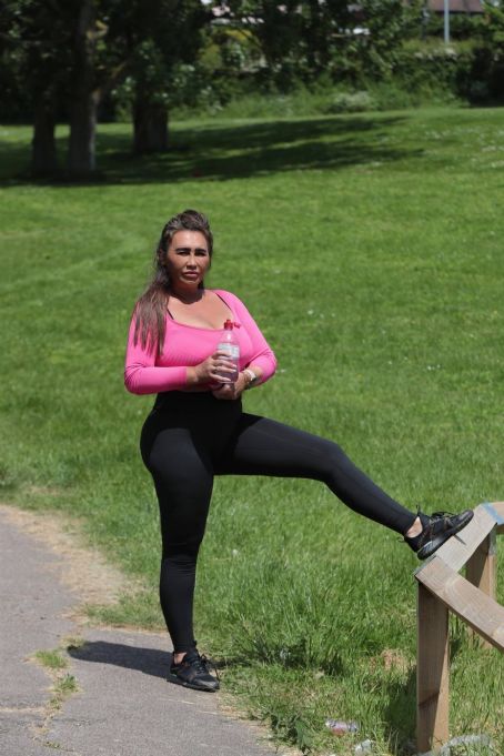 Lauren Goodger Photos Lauren Goodger Picture Gallery Famousfix