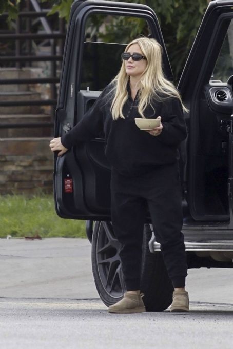 Hilary Duff Seen After Ballet Class In Los Angeles Famousfix