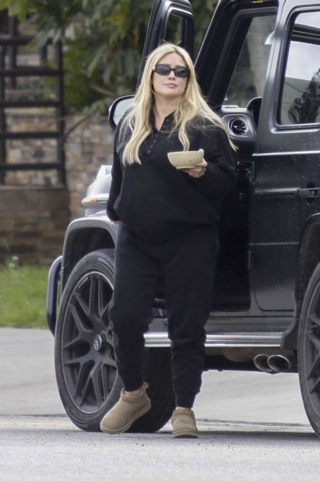 Hilary Duff Seen After Ballet Class In Los Angeles Famousfix