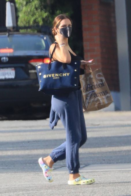 Katharine Mcphee Leaving Bristol Farms In Beverly Hills Famousfix