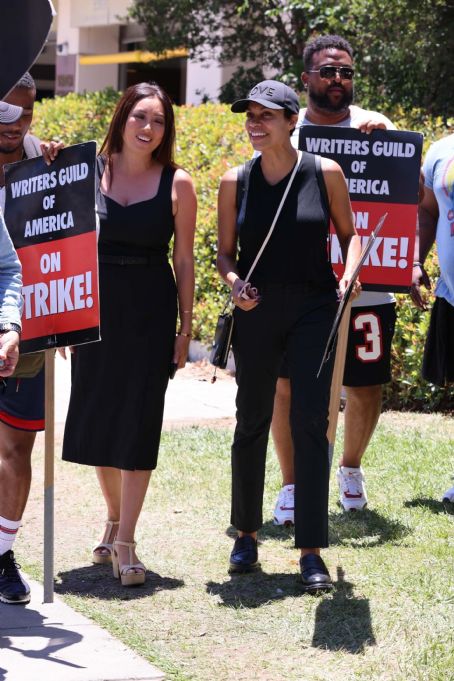 Rosario Dawson – Seen at SAG-AFTRA strike in Los Angeles - FamousFix Rosario Dawson – Seen at SAG-AFTRA strike in Los Angeles - FamousFix