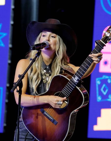 Lainey Wilson – CMA Fest 2024 Day 4 in Nashville - FamousFix Lainey Wilson – CMA Fest 2024 Day 4 in Nashville - FamousFix
